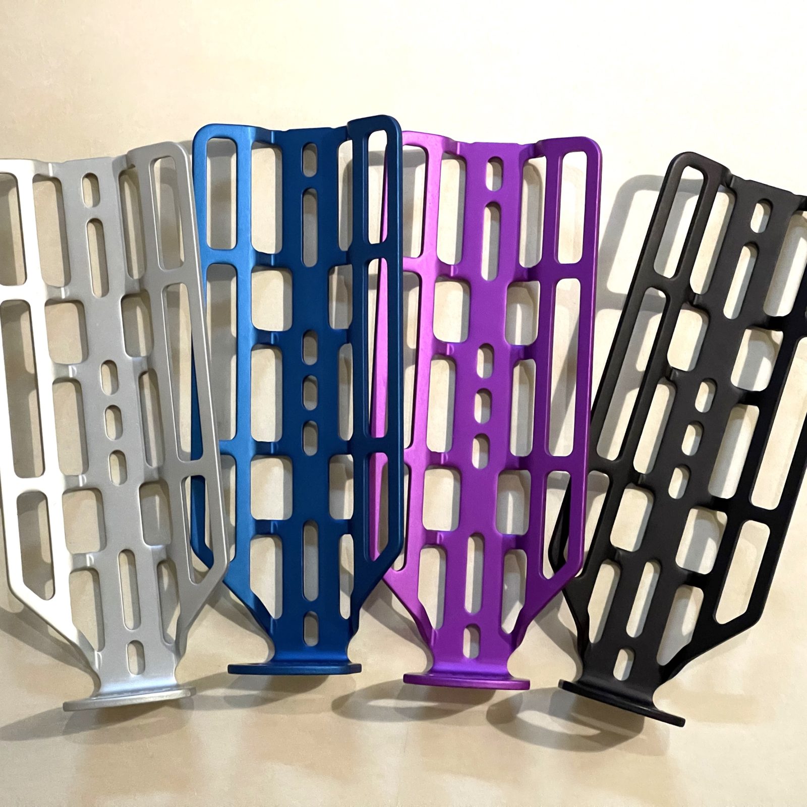 【InStock Info/入荷情報】WIDEFOOTのでかいケージ2つが到着！できるだけ下の方に付けよう | Circles／名古屋の自転車屋サークルズ